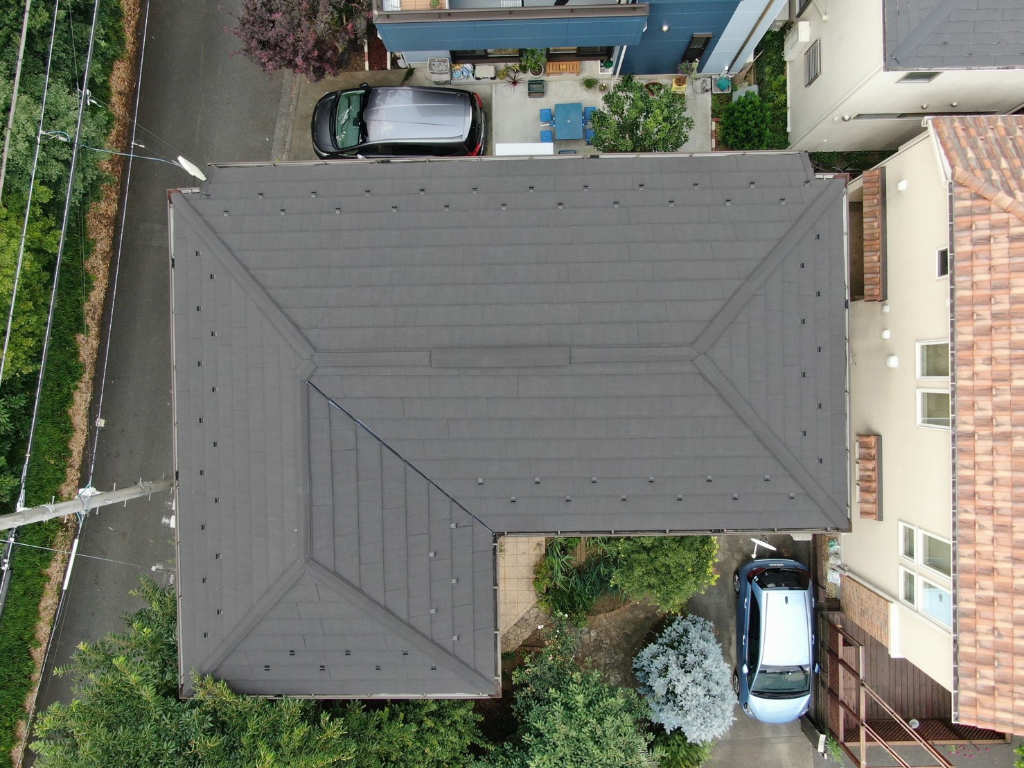 屋根カバー工法 ディーズルーフィング：エコグラーニ（ジンガリウム鋼板） | 町田市の屋根修理、雨漏り修理なら桜ルーフへ｜屋根葺き替え・カバー ...